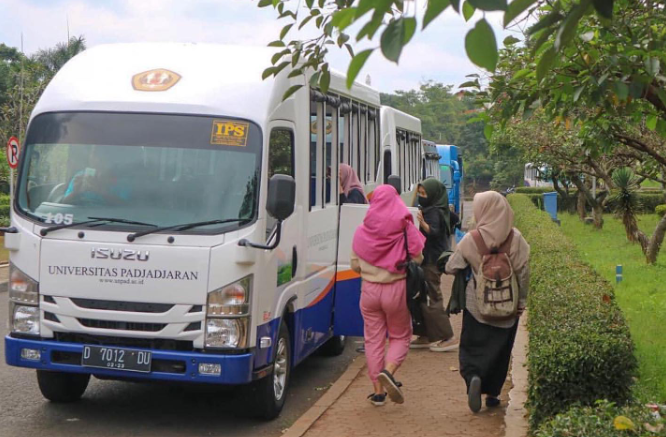 Universitas Padjadjaran Providing Housing, Transportation, and Other ...